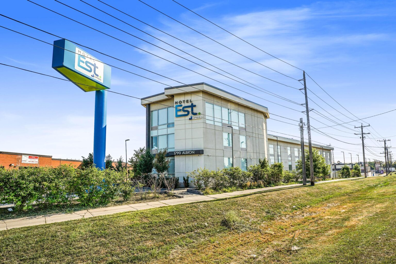 Affordable Hotel Near Toronto Airport | EST Hotel - Etobicoke