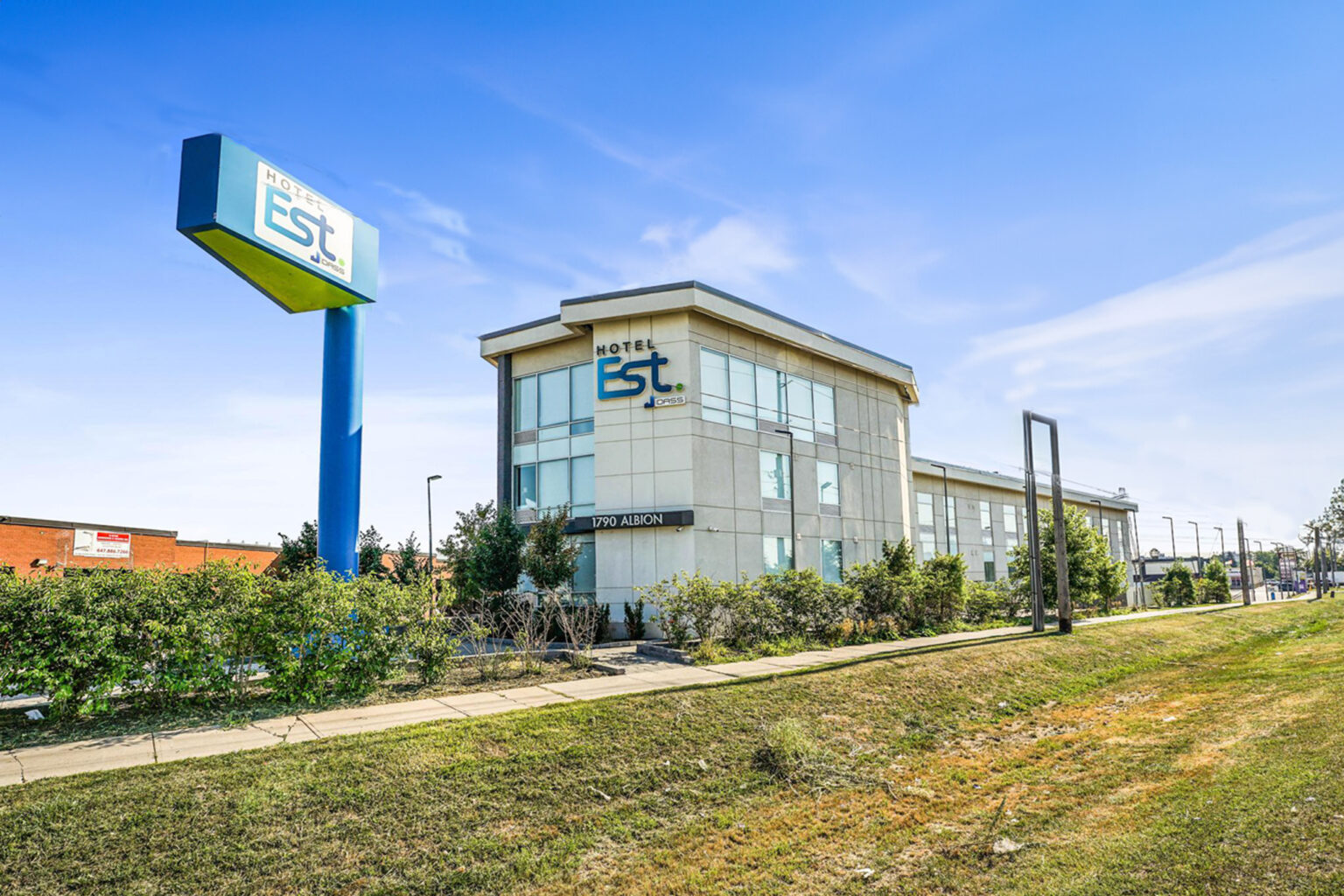 Affordable Hotel Near Toronto Airport | EST Hotel - Etobicoke